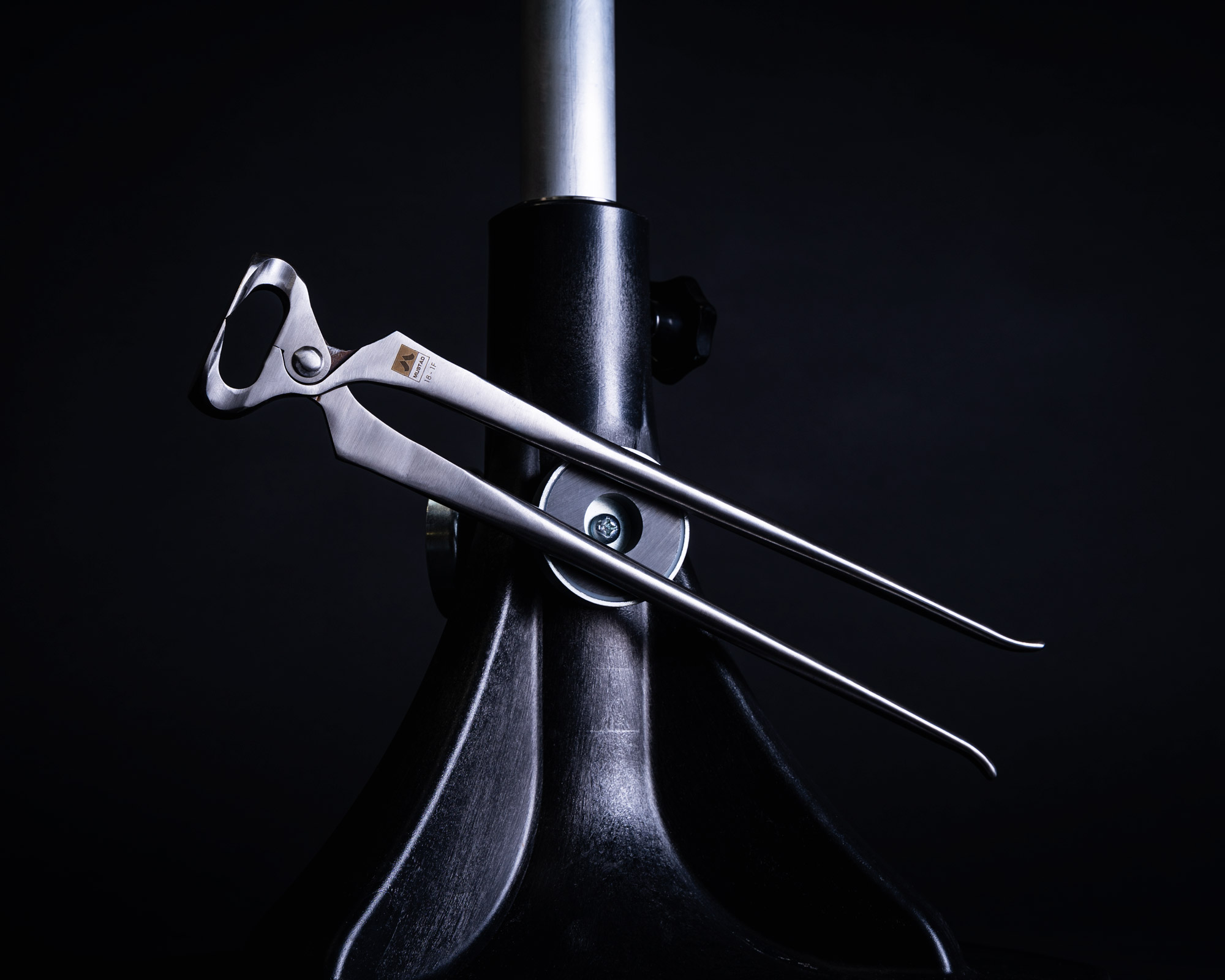 Hoofhelpers Hoof Stand | Mustad Hoofcare en-us